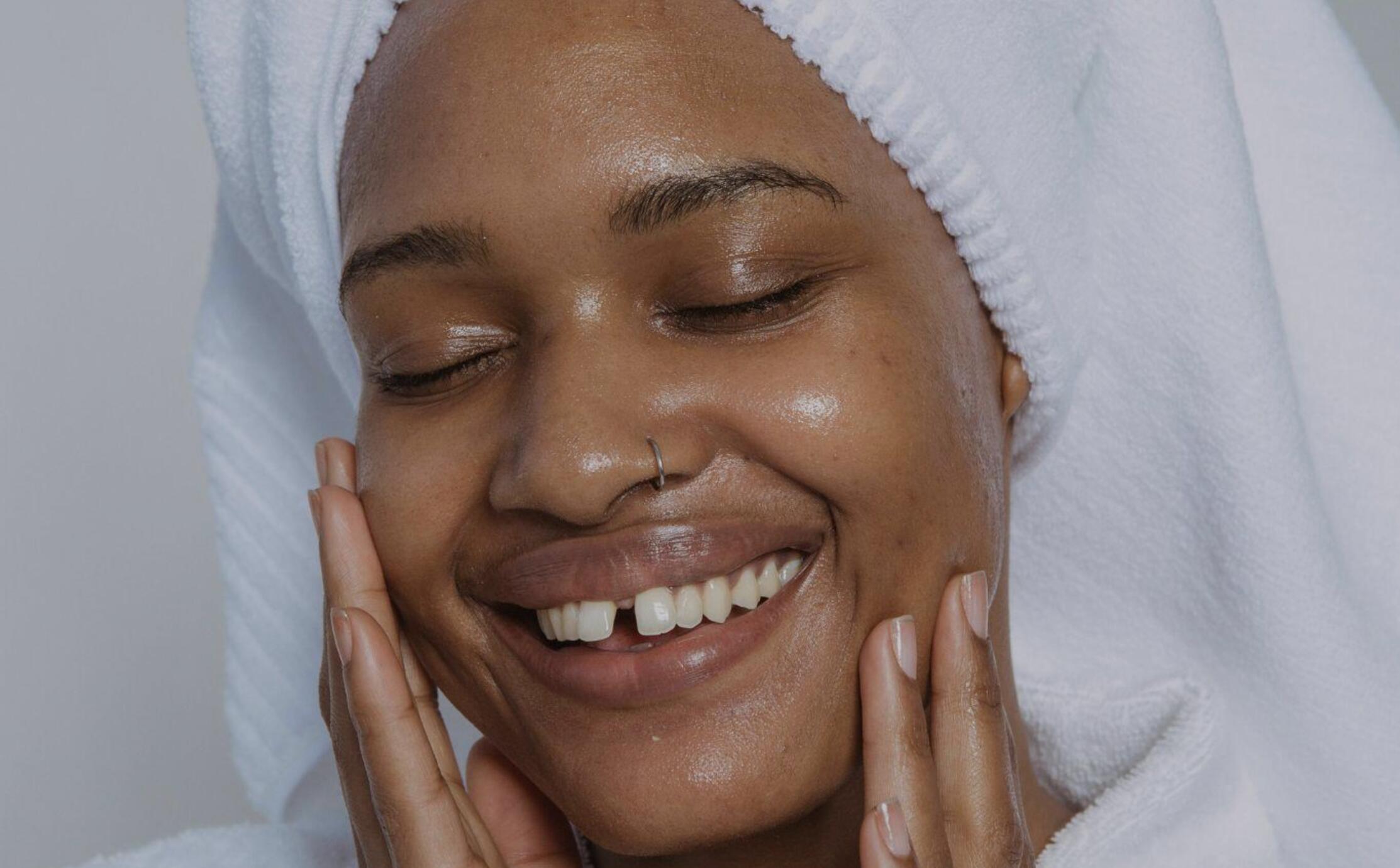 7 Signs of a Damaged Skin Barrier: Is Yours Compromised? - UpCircle